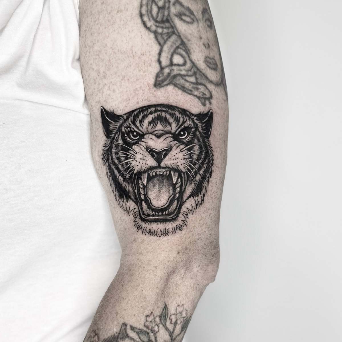 Fine Line Tattoos - Mantle Tattoo DTLA